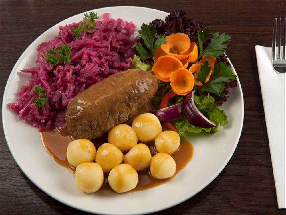 Rolada śląska, kluski i modro kapusta - Śląskie. Informac...